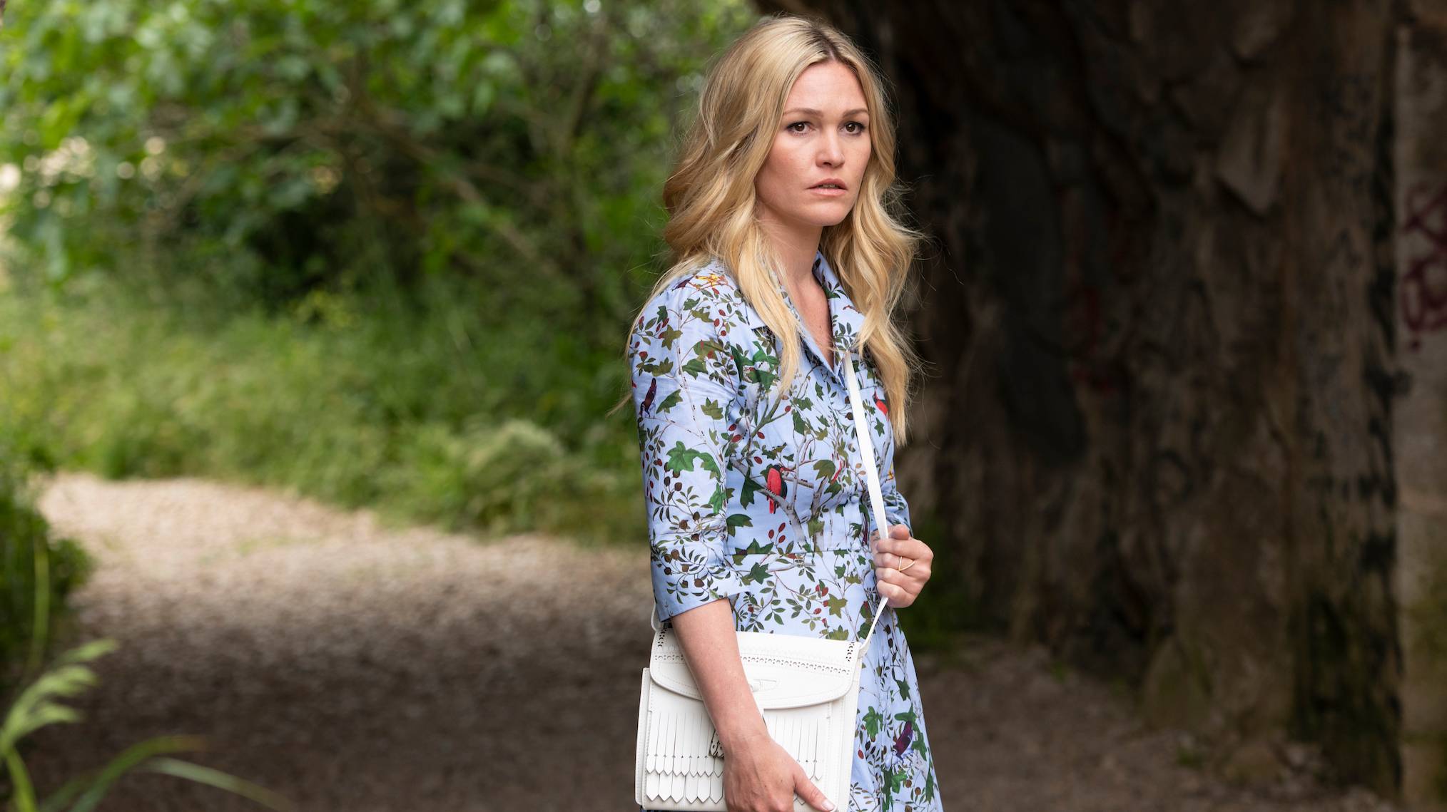 Сериал Ривьера - 3 сезон 3 серия «Что падает в воду» / Riviera