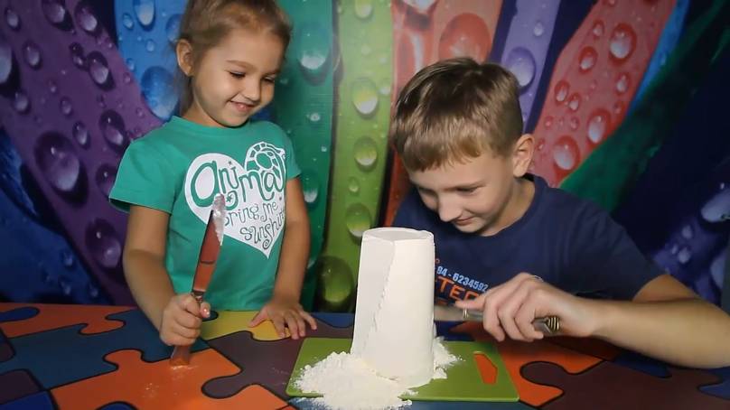 ЧЕЛЛЕНДЖ МУЧНАЯ БАШНЯ! ВЫЗОВ ПРИНЯТ! БАШНЯ ИЗ МУКИ. Flour tower challenge