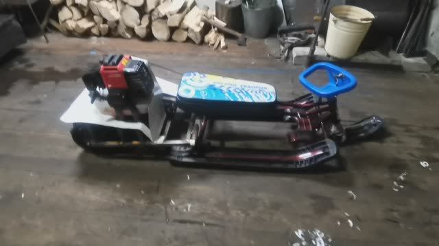 Детский самодельный снегоход