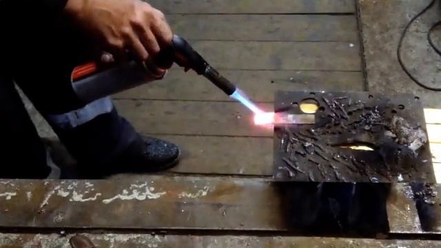 Самораспространяющийся высокотемпературный синтез (СВС) огнеупорного защитного покрытия