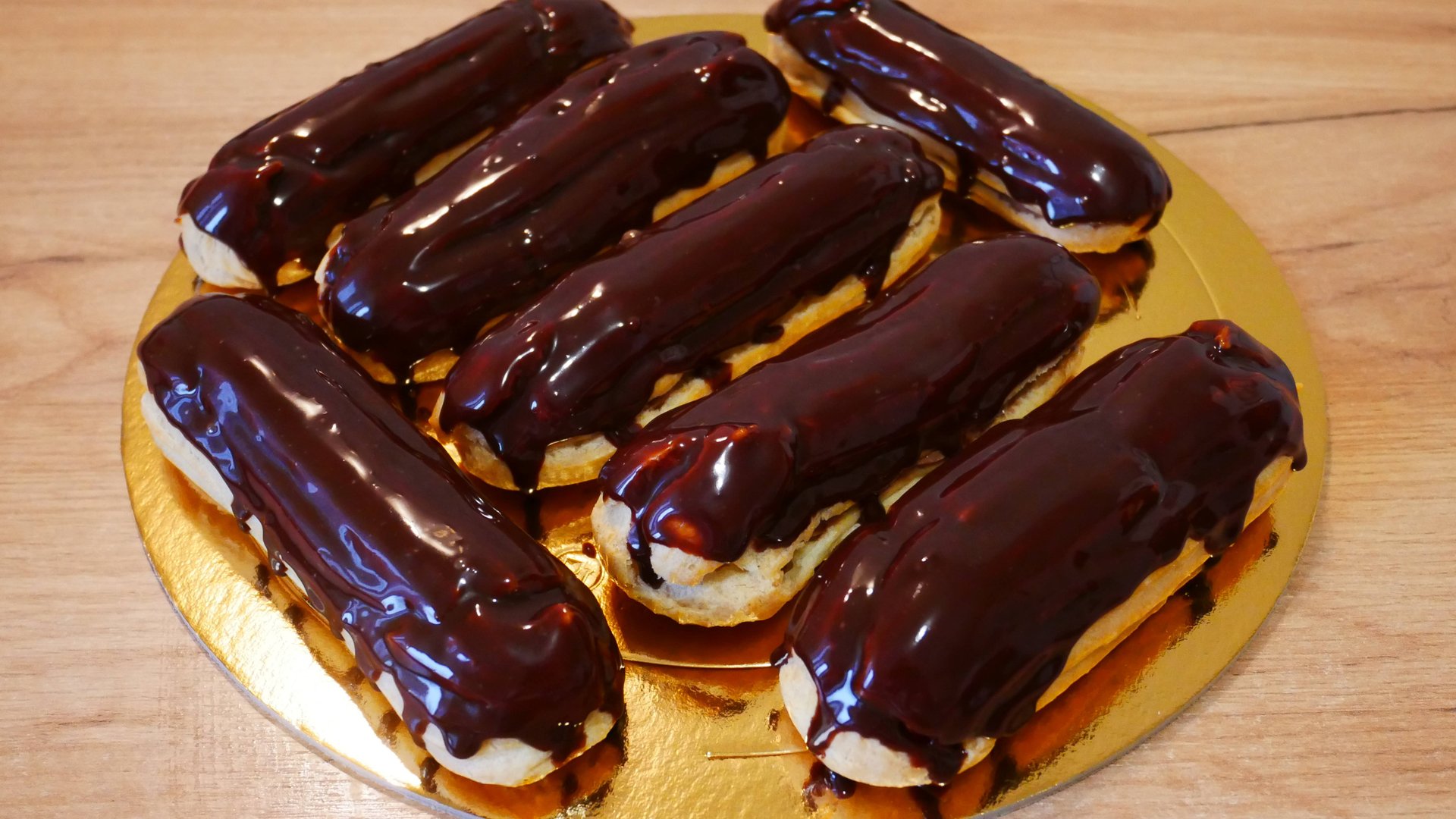 Эклеры: Идеальные Заварные Пирожные с Шоколадно-Масляным Кремом (Рецепт)