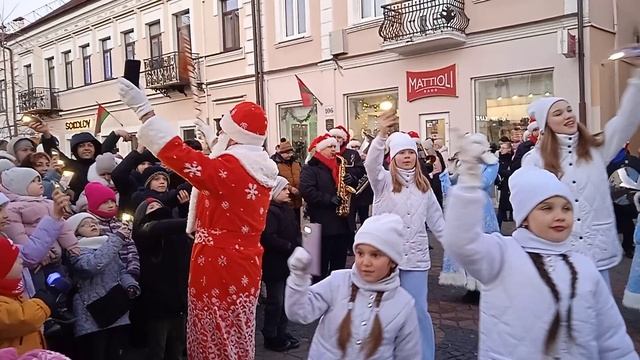 Брест. Улица Советская с дедушкой Морозом и его оркестром!!