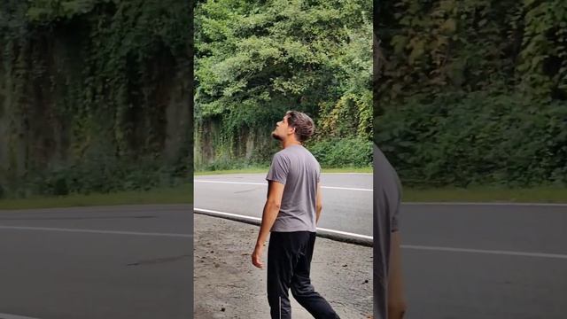 Едем на обряд. Дорога с грузинским настроением помогает разрядить волнение.