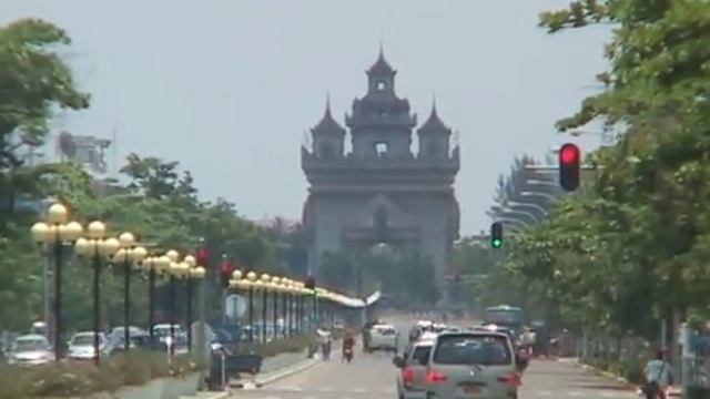 г.Вьентьян. Улица и арка Потусай