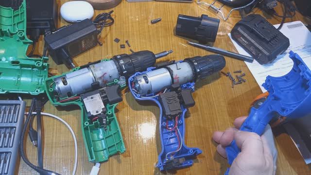 Аккумуляторный шуруповерт Рокот 691-049 \ сравнение...