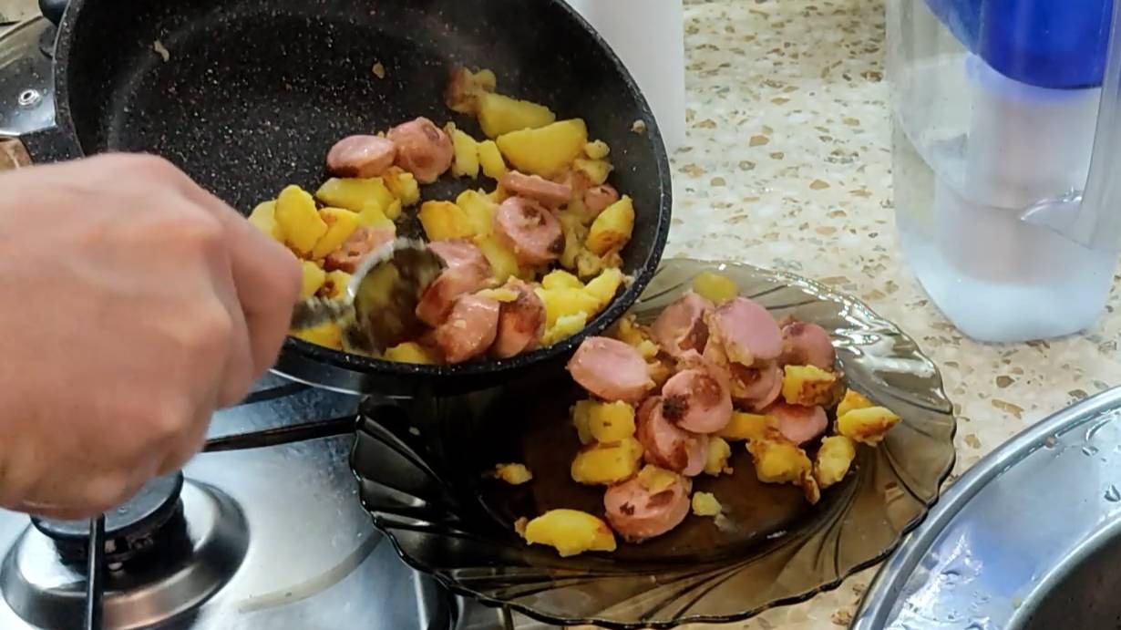 Как приготовить вкуснейшую жареную картошку с сосисками