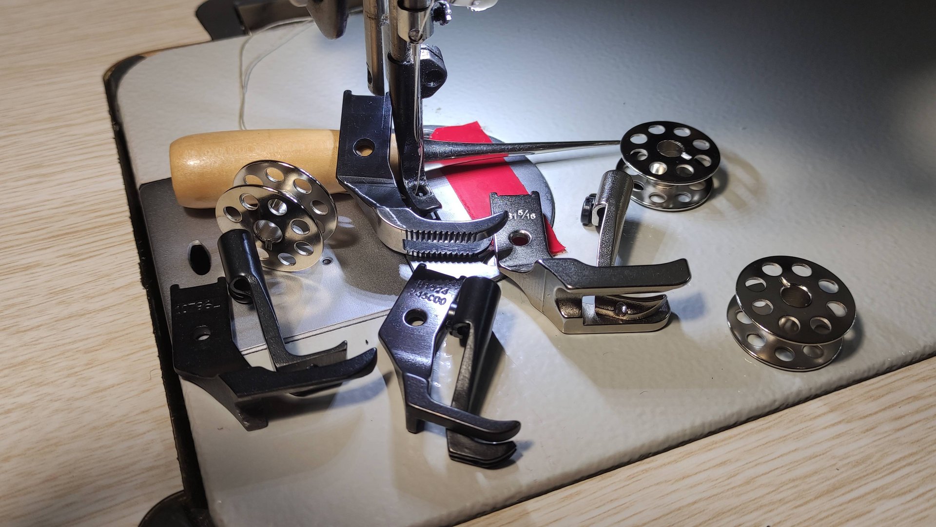 Как доработать лапки на швейных машинах двойного и тройного продвижения Typical 0303 и 6-7D.