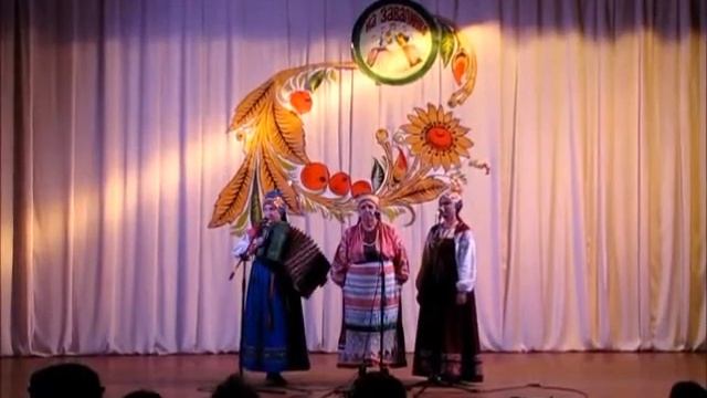 Под окном черёмуха колышется