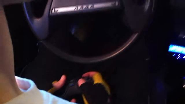 Играют на Sega в машине