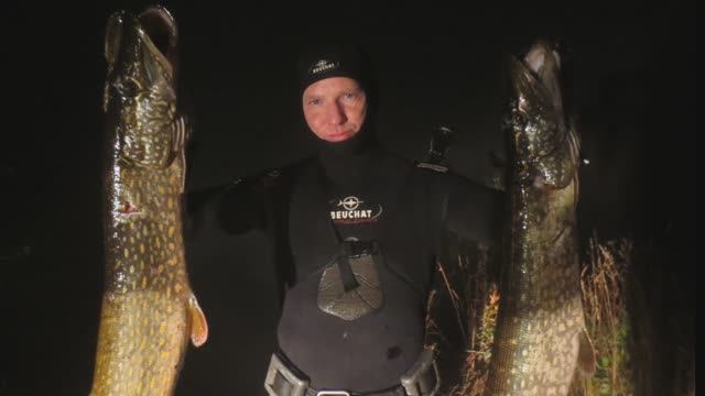 Трудовая осенняя охота в мутных водах "Матушки-Волги"