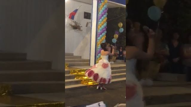 Песня выпускницы СОШ № 3 г. Зеленокумск 2016 г.  видео Романа Величко