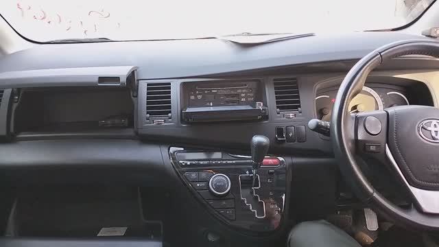 Машина из Японии.часть 3.
Обзор Тойота изис 2013 года