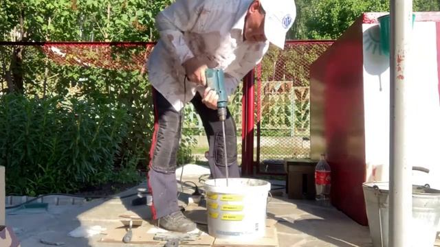 Клею керамогранит на цоколь дома  Обновление дачного дома  Как облицевать цоколь керамогранитом