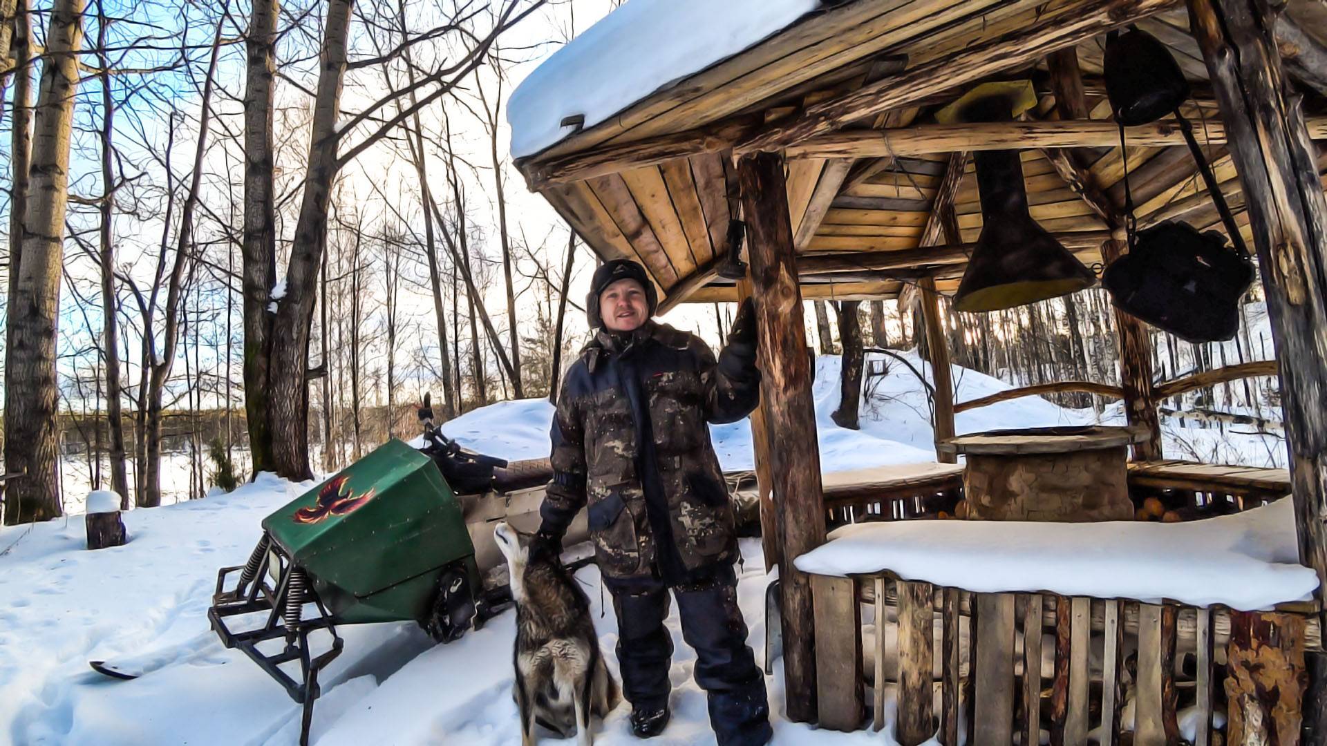 Привез дом и заночевал в зимнем лесу! Украсил место где была землянка. Празднуем с Дедом морозом!