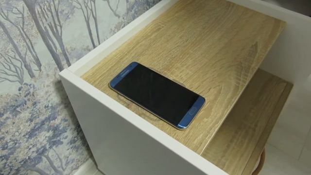Тумба с беспроводной зарядкой