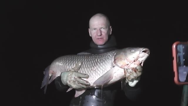 Супер трофейная подводная охота в Астраханской области.