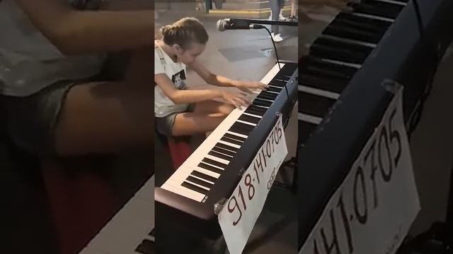 Мурка, ты мой мурёночек.
Как же она круто сыграла.