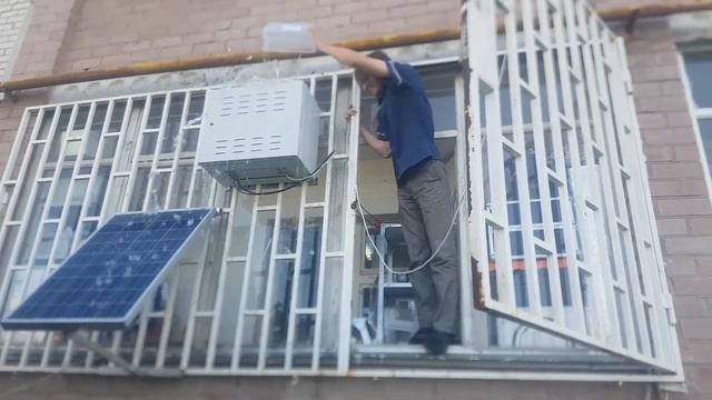 Облил шкаф водой