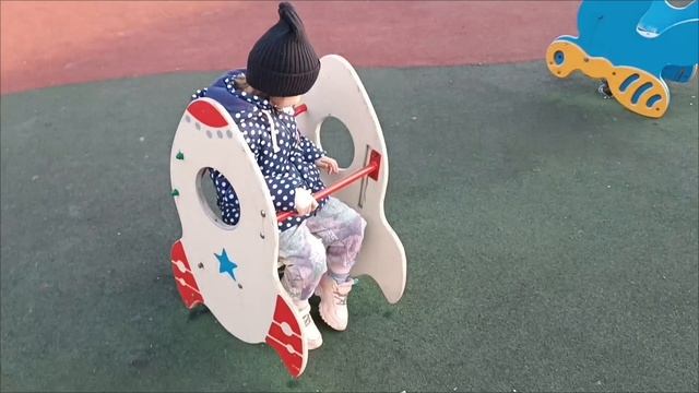 Ещё один денёк на детской площадке