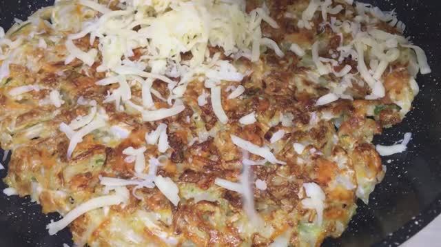 Капуста и  яйца. Вкусный ужин из простых ингредиентов.