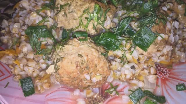 Все сложила в сковороду и забыла.