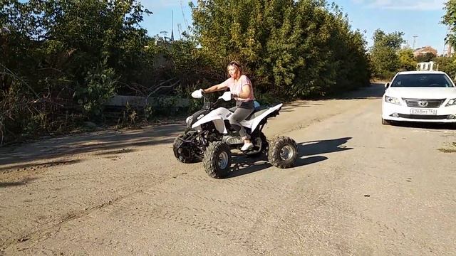 Научилась разворачиваться на квадроцикле