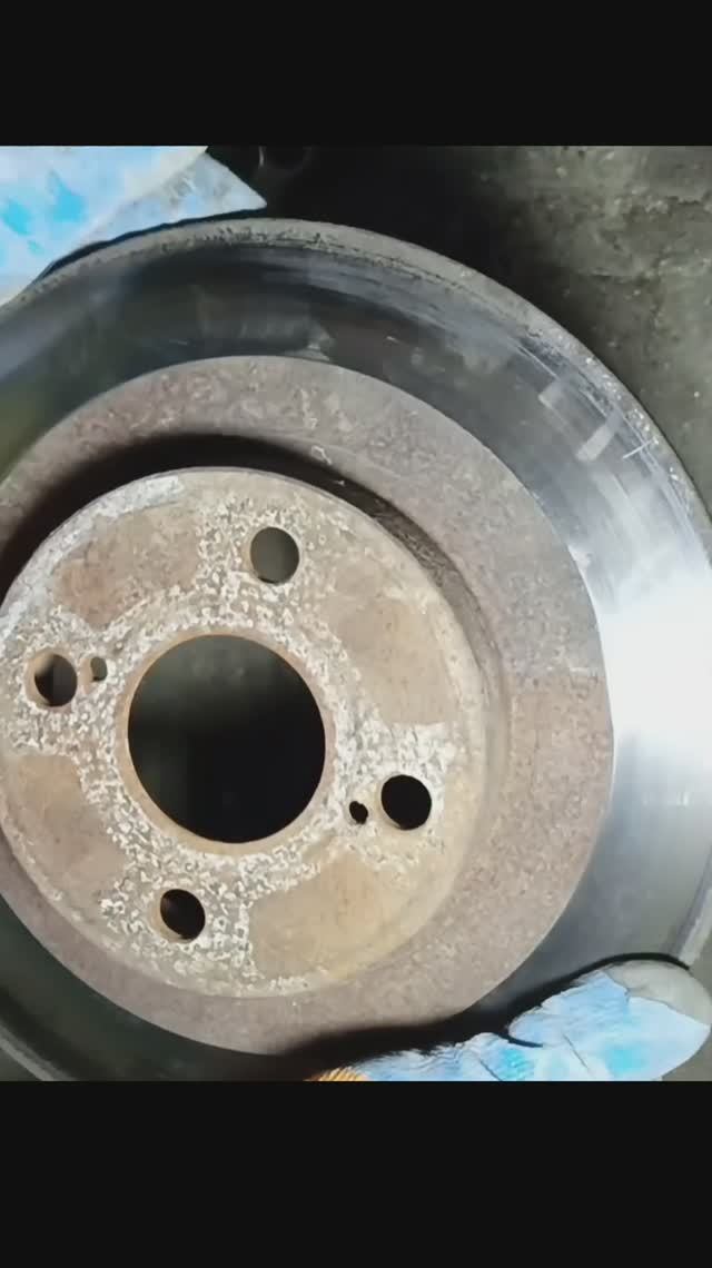 Замена задних тормозных дисков Тойота спринтер марино(перезалив) p.s. мы только учимся