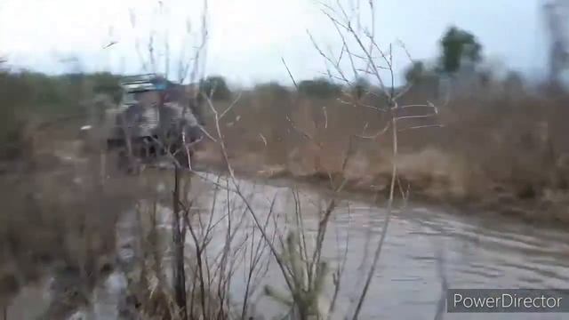 Застряли в луже