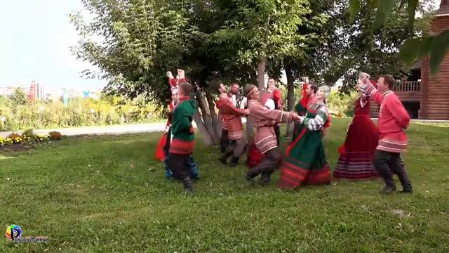 У воротен, у широких рябина стояла.Народная плясовая песня.