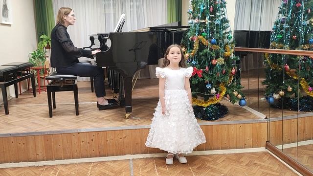 Дмитриева Наташа "Жил на свете человечек"