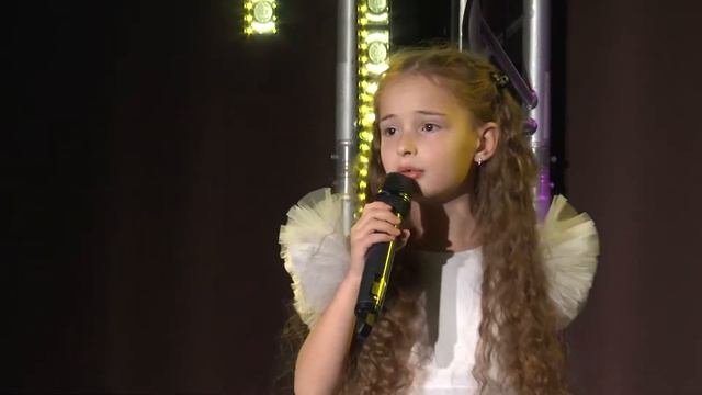 «Белые облака», исп. Тося Обыдёнова (8 лет)