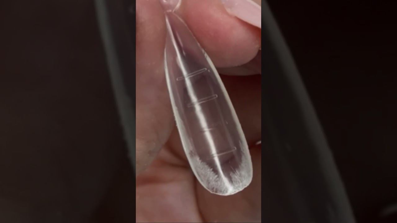 Подготовка к наращиванию 3 Этап выкладываем Гель в форму