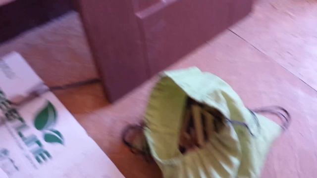 Клинья для крепежа дверных коробов.