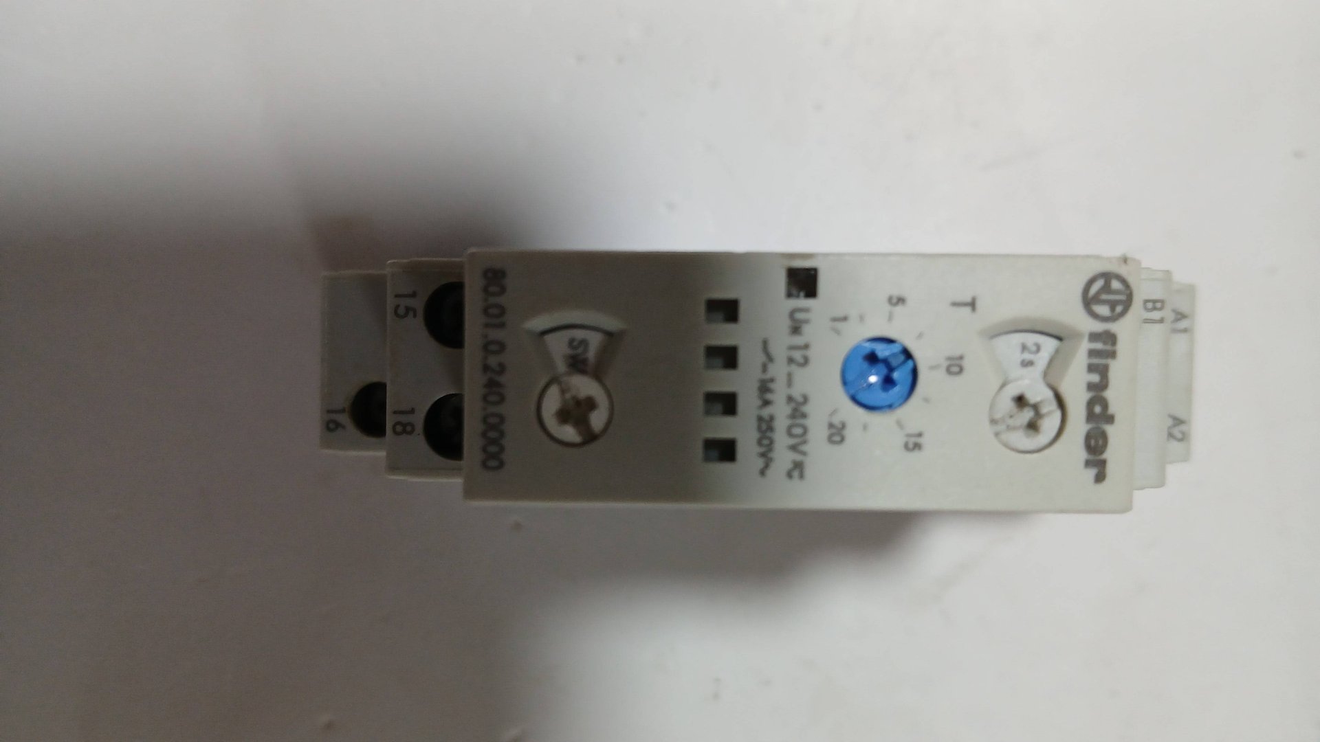 Многофункциональное реле времени FINDER.