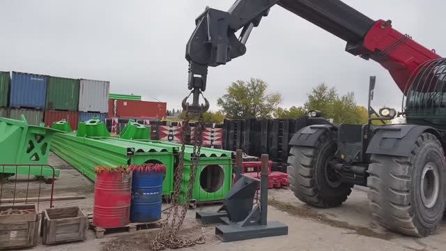 Телескопический погрузчик Magni. Magni HTH telescopic handler 8 800 200 20 66