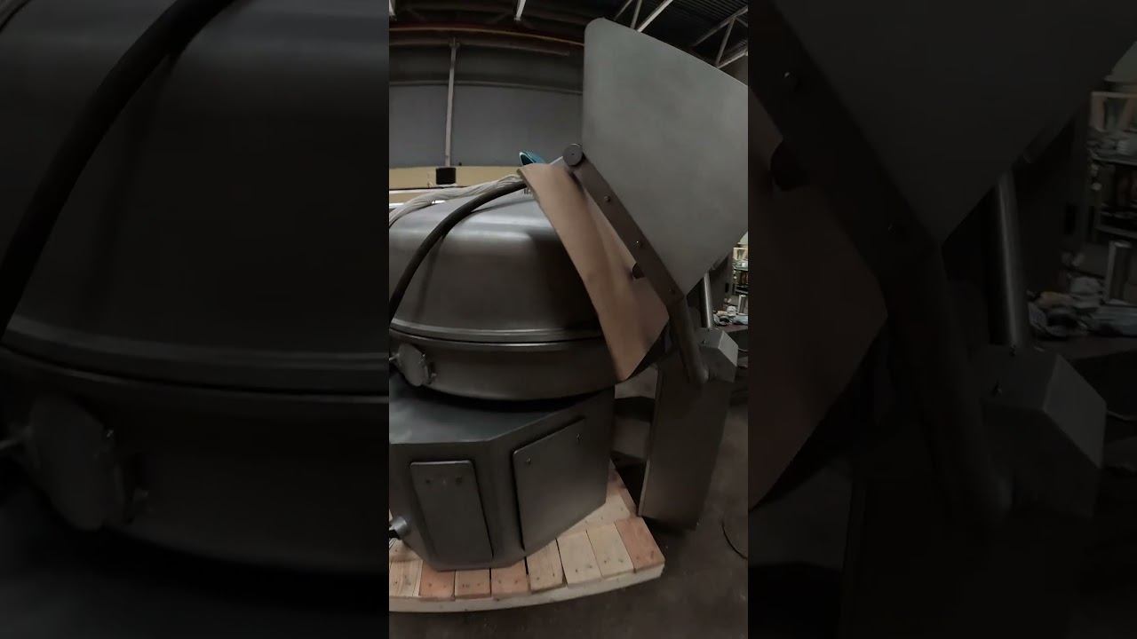 ОТец отгружает куттер  #цех