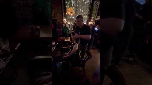 Мануальная терапия шейного отдела позвоночника вечером в баре😊🥼Клубный вайб.