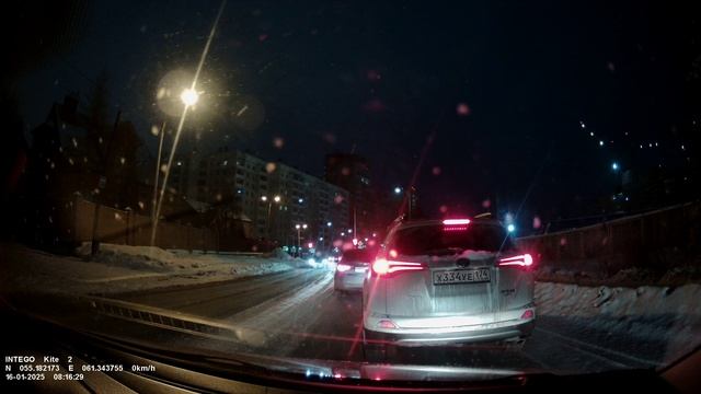 Езда по встречке. Проезд перекрестка на запрещающий. Лишение.