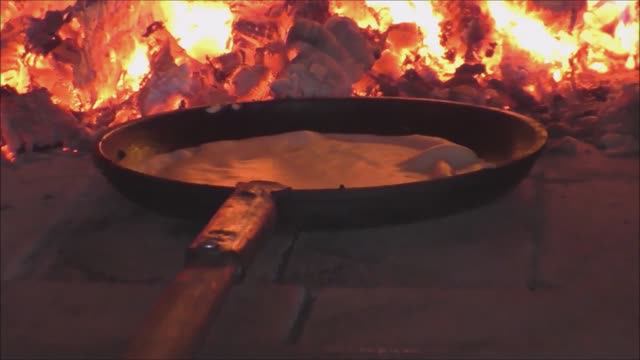 Интерьер русской избы и блины из печи русской!