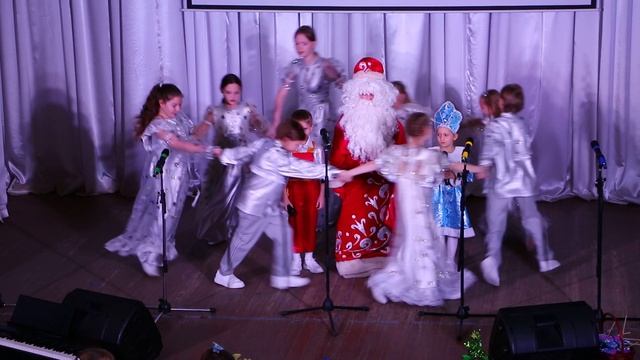 ДВА "Младёшки" -"Новогодняя"