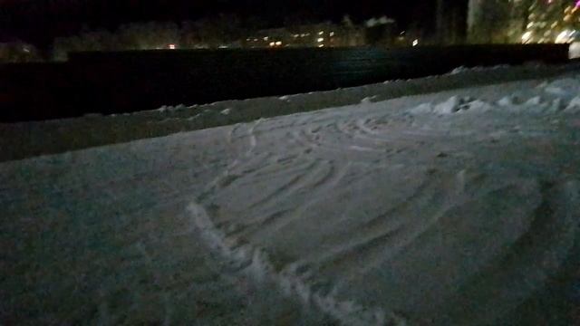 2025.01.15 Очистка снега у гаража.