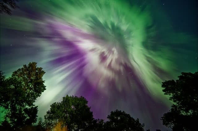 Северное сияние 23.04.2023 :: берег Ладожского озера (Таймлапс 4K)