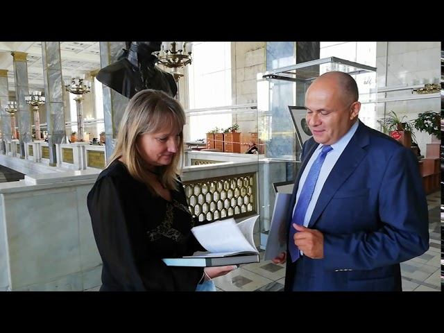 ИВА передает книги в дар Российской Государственной библиотеке