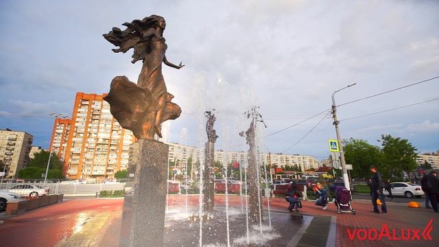 Пешеходный фонтан Времена года рядом с торговым центром в Санкт-Петербурге 2015