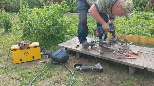 ПОРАБОТАЛ ПО ЦЕЛИНЕ и ПО КОРНЯМ БОЛЬШОЙ ЕЛИ!ПОЛУОСИ РАЗБИЛО!Устраняем люфт своими руками.