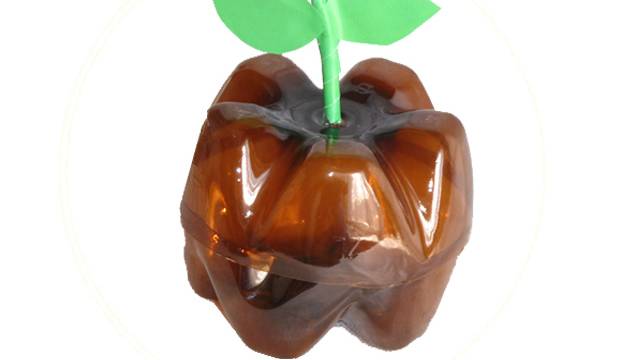 Яблоко из пластиковых бутылок