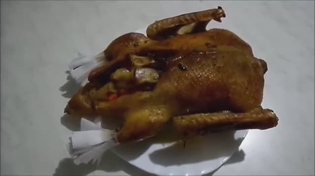 ГОТОВИТСЯ ДОЛГО. СЪЕДАЕТСЯ БЫСТРО !СУПЕР ВКУСНЫЙ РЕЦЕПТ ЗАПЕЧЁННОЙ  УТКИ !