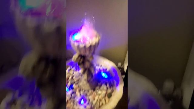 Фонтан с ультразвуковым излучателем в комнате