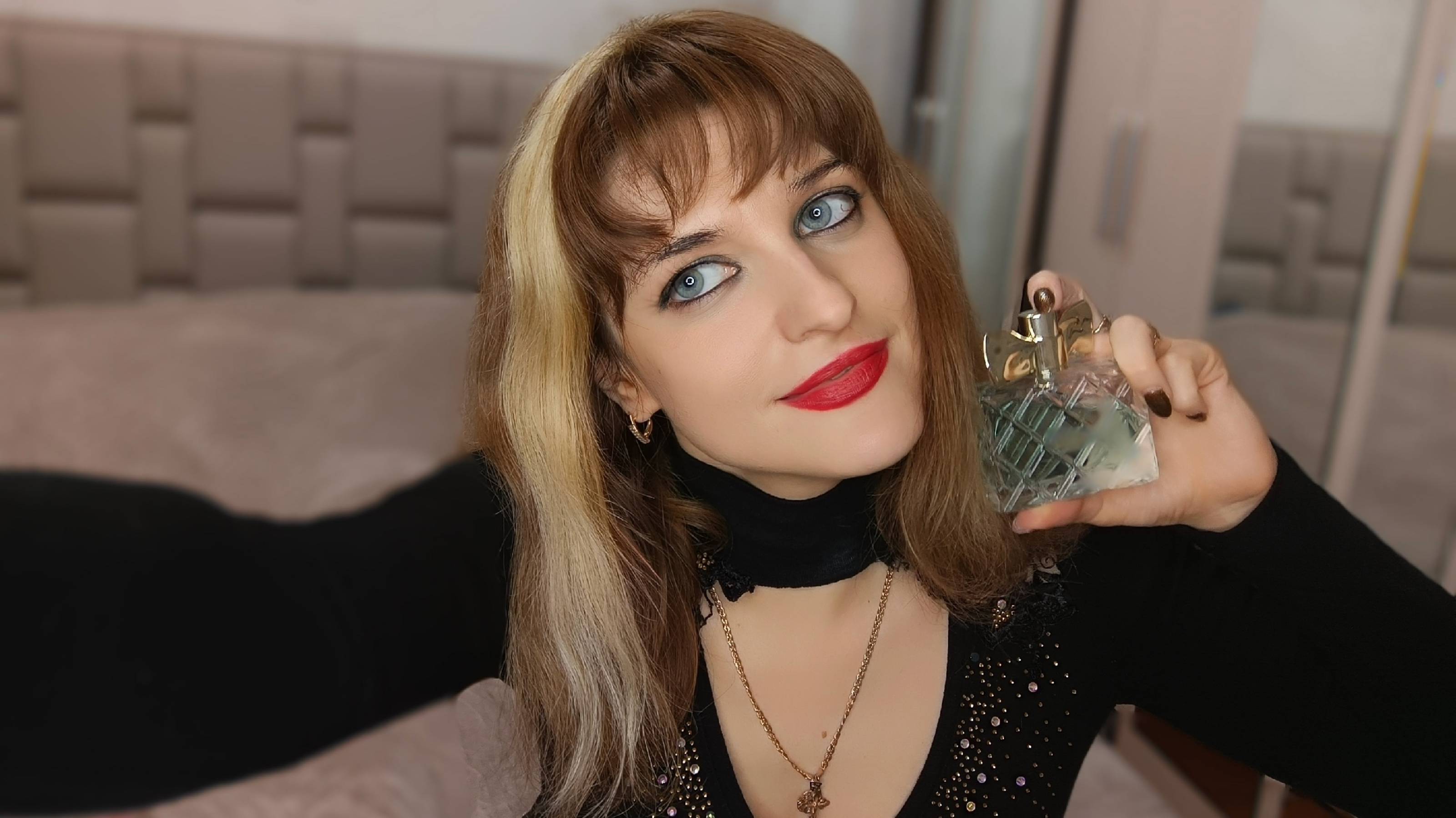 #Ароматы которыми я пользовалась в декабре 2024 #Шейк #Эйвон #Орифлейм у меня #ДЦП 💫♥️💃🎀👸🌿💖🌹