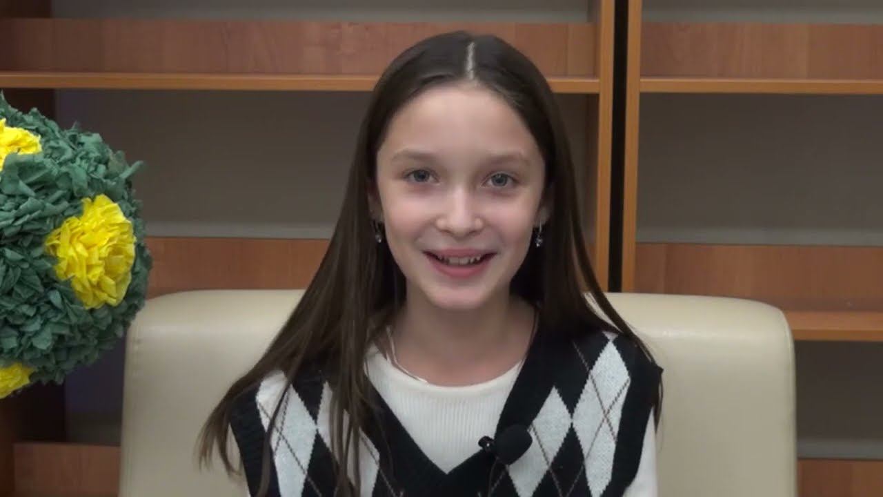 Студийцы Телеканала "НЬЮТОН" поздравляют с Днем матери